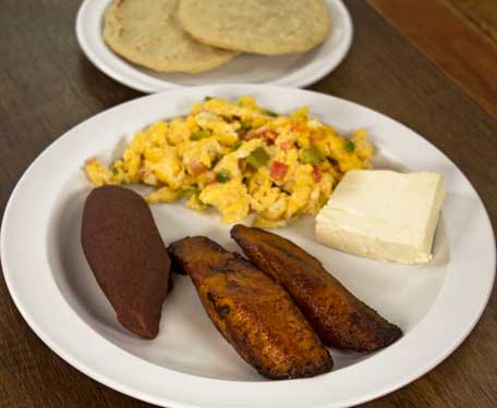 A lo salvadoreño – Tipicos Margoth